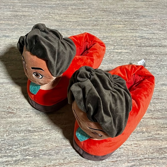 Disney | Shoes | Nwob Disneys Moana Happy Feet Slippers For Big Kids ...